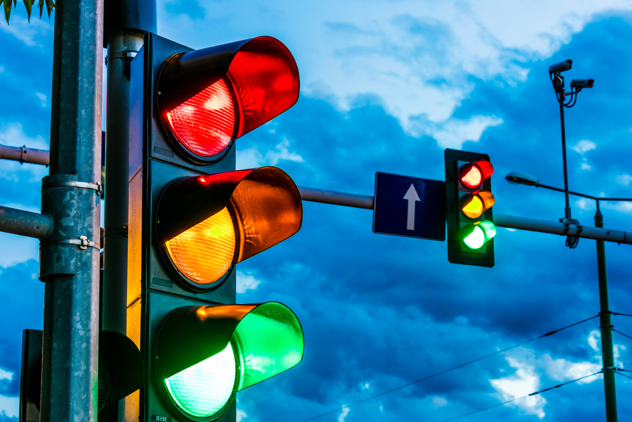 What To Do At An Intersection With Flashing Lights - Anderson Injury ...